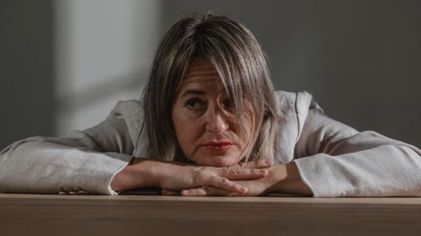 Womens Health मेनोपॉज आणि पेरीमेनोपॉजचा महिलांच्या शरीरावर कसा परिणाम होतो How Menopause