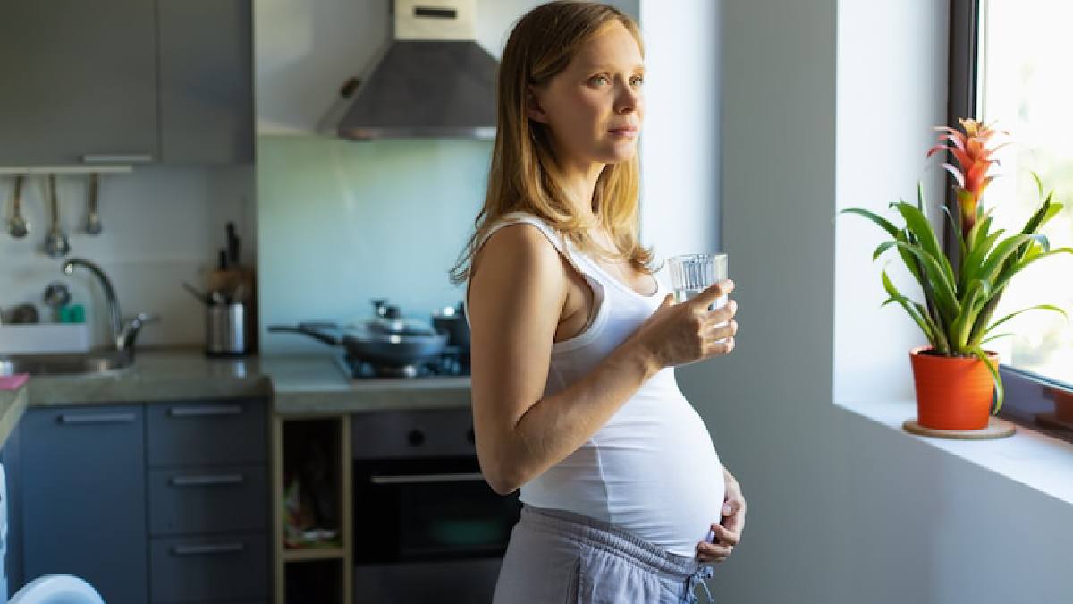How Much Water Should Pregnant Women Drink? Heres What Expert Says know more details | गर्भवती ...